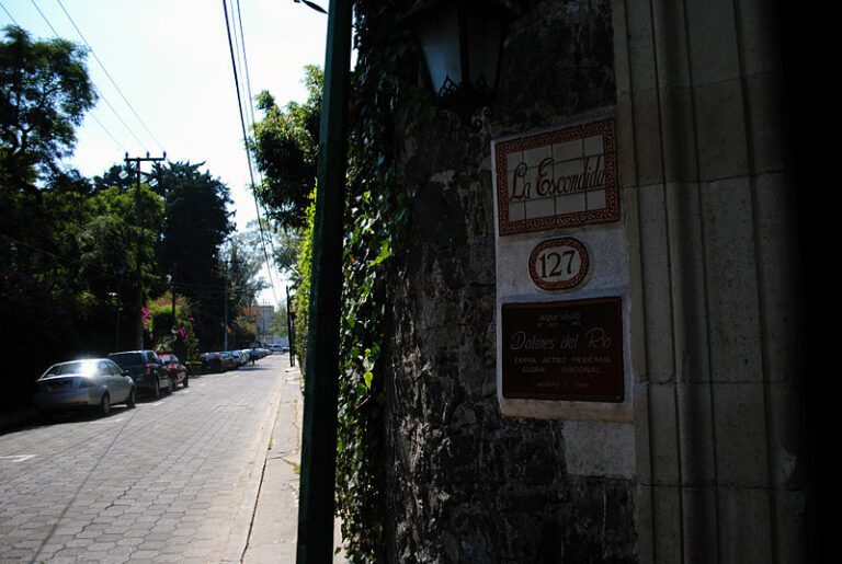 Así es "La Escondida", casa donde vivió Dolores del Río en Coyoacán ...